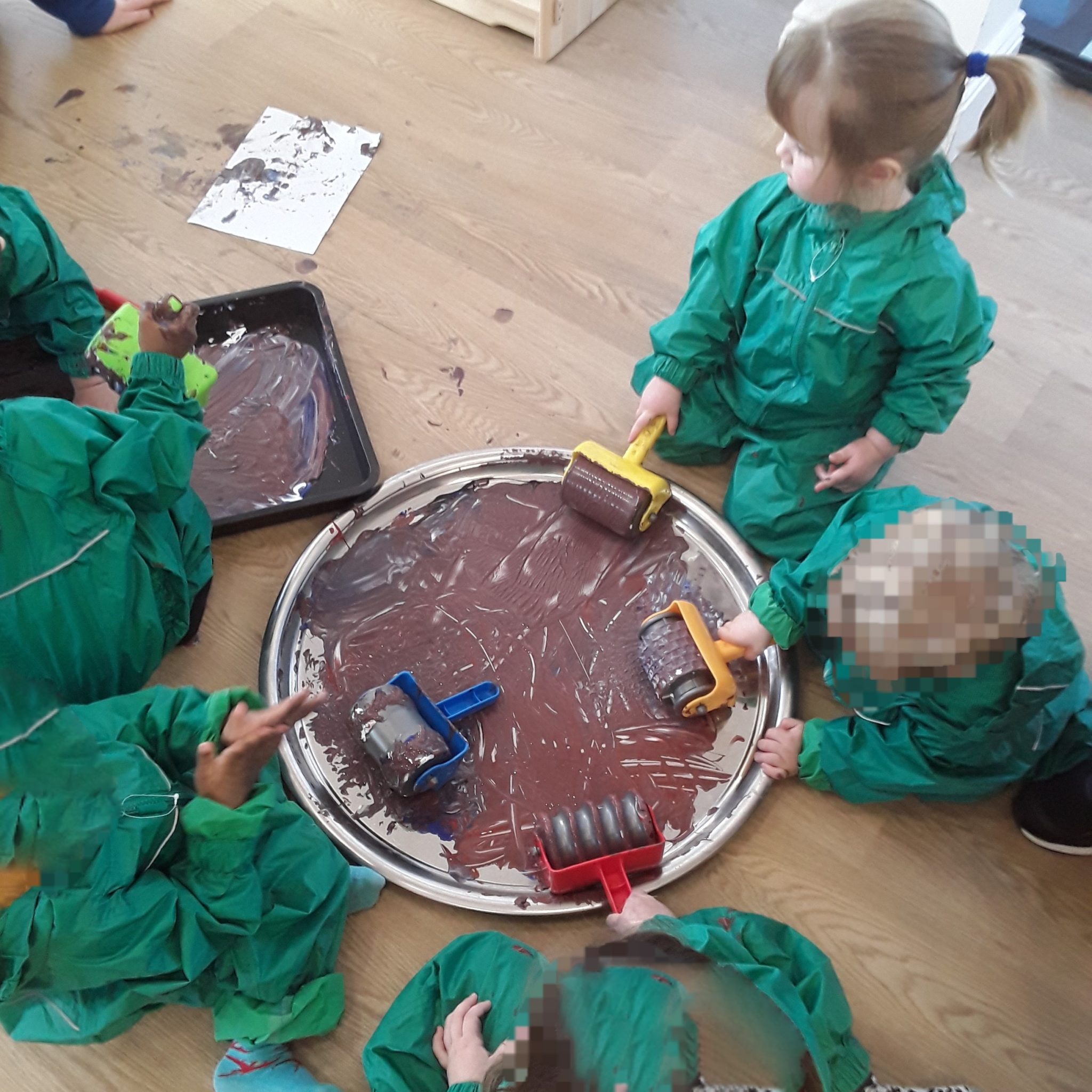 Messy – Sensory Play - Little messy Hands
